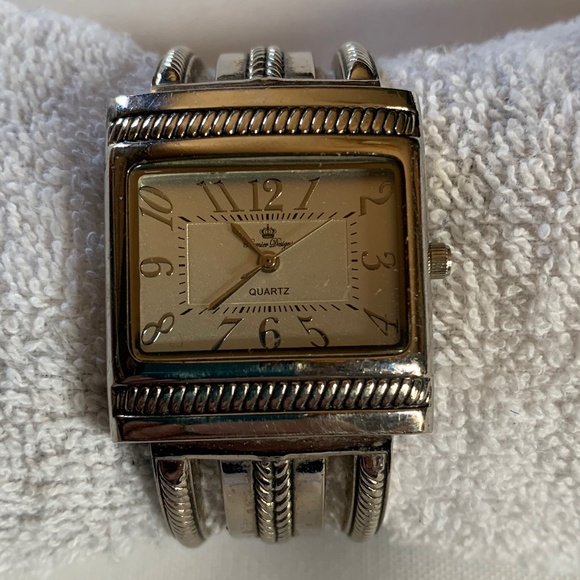 Premier Designs | Accessories | Working Premier Designs Hinged Cuff ...